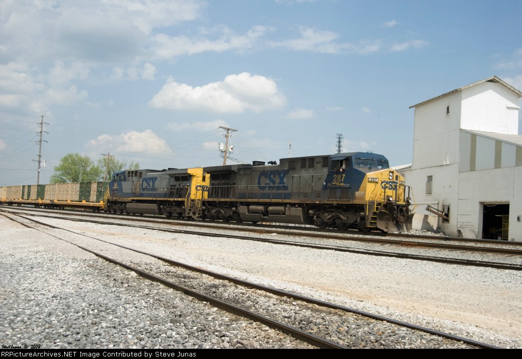 CSX 287,64 W837 military train heads south